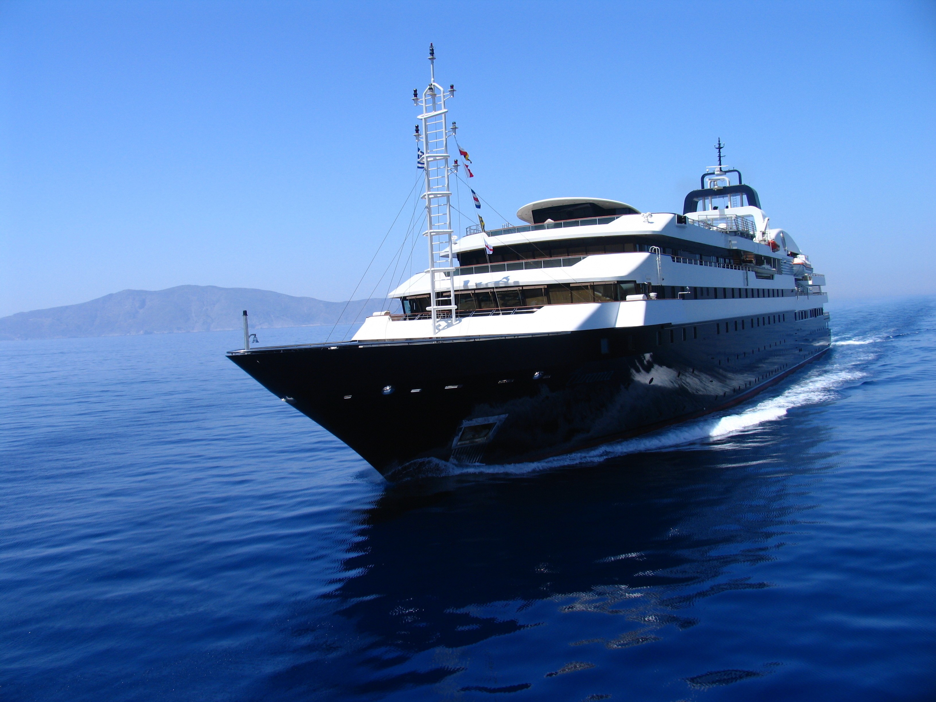 Yacht TURAMA, Luxury yacht | CHARTERWORLD Luxury Superyacht Charters